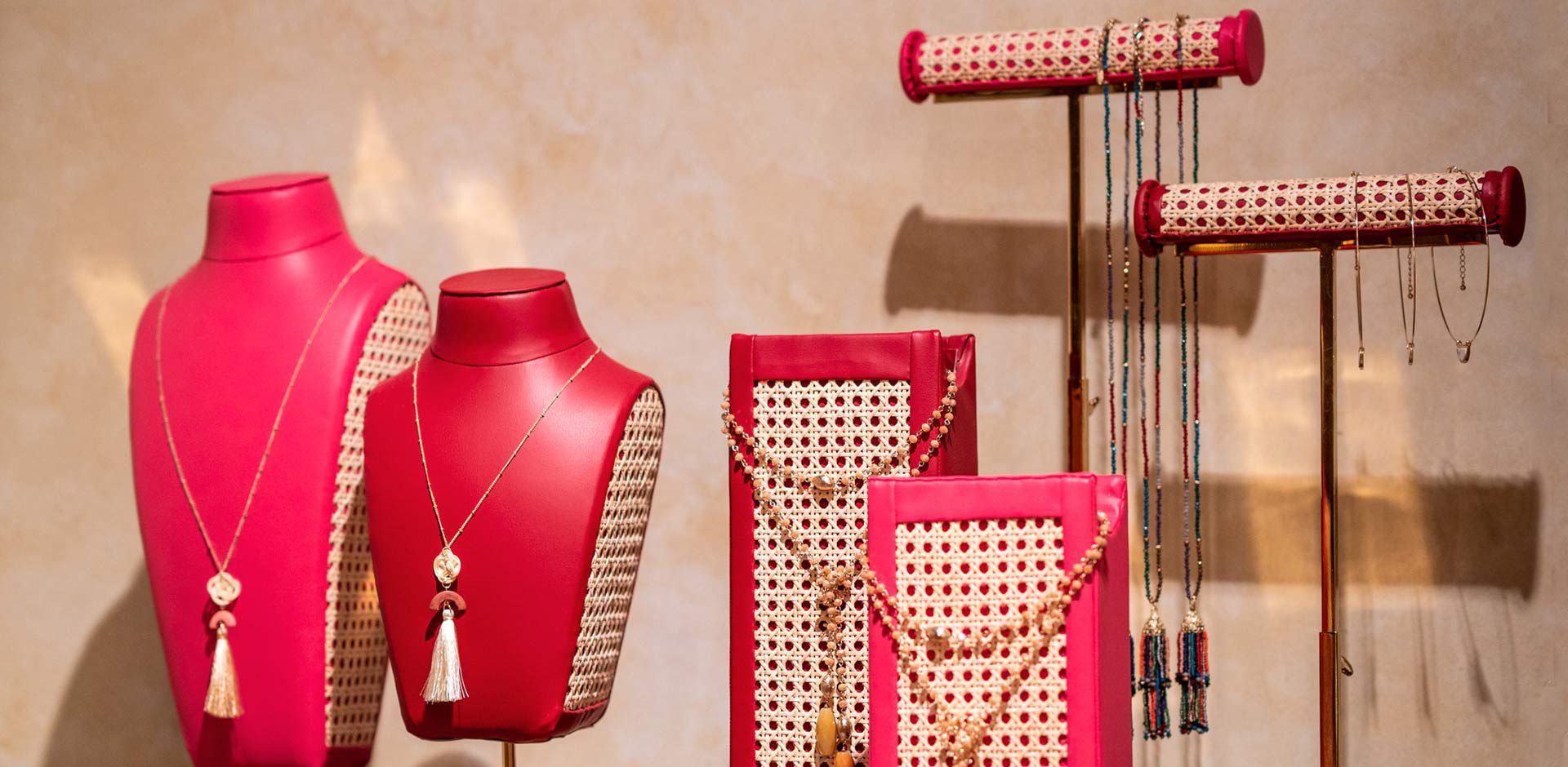 VMR | Bernstein Display - Offer a large number of mannequins & forms to ...